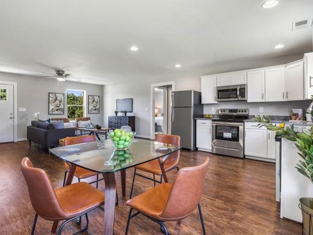 240 Mabelon Ct, Hueytown, AL 35023