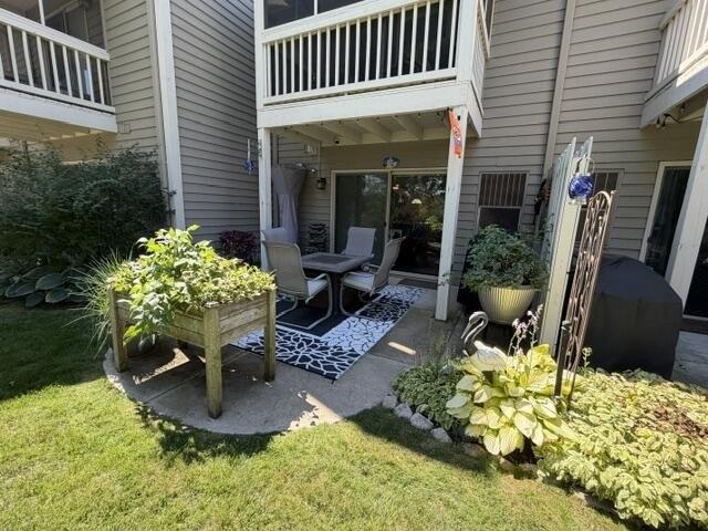 240 Marina Ct Unit 28, Waterford, WI 53185