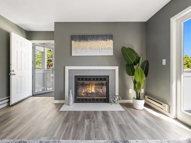 240 Marina Lakes Dr, Richmond, CA 94804