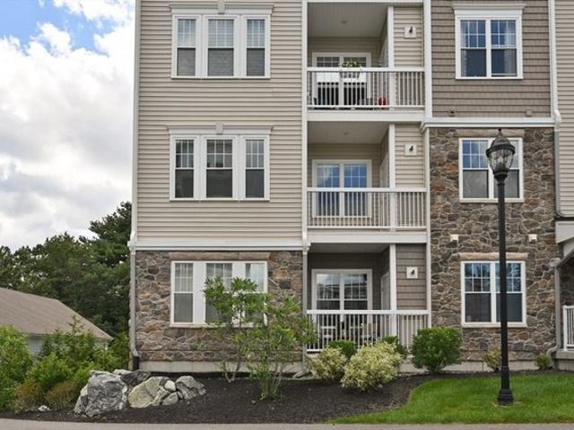 240 Martins Lndg Apt 201, North Reading, MA 01864
