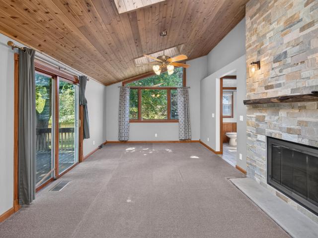 240 Meadowbrook Dr