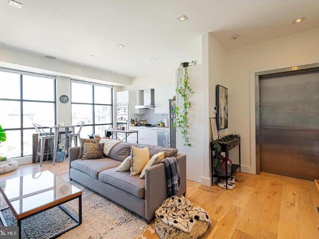 240 N 2Nd Street # UNIT 4W