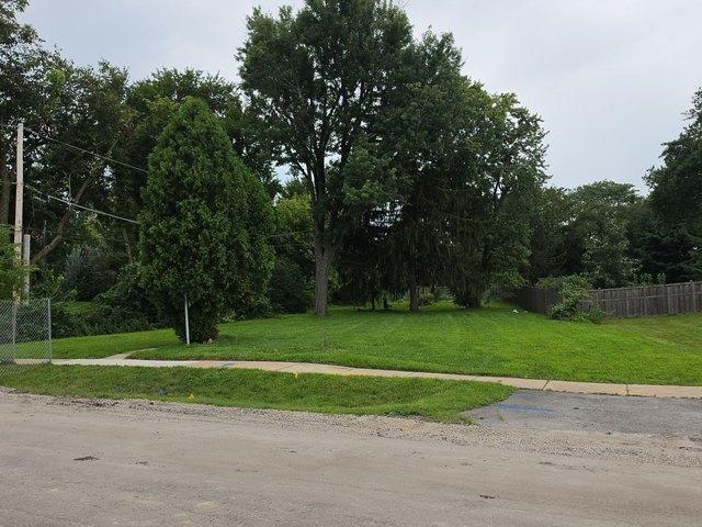 240 N Park St, Westmont, IL 60559