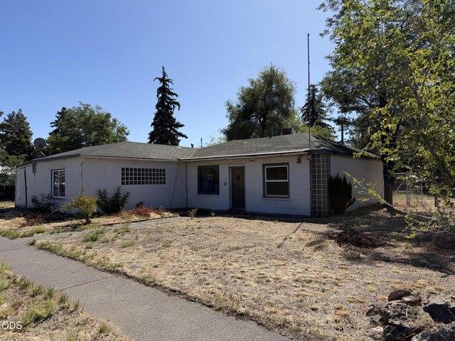 240 NW Birch Ave, Redmond, OR 97756