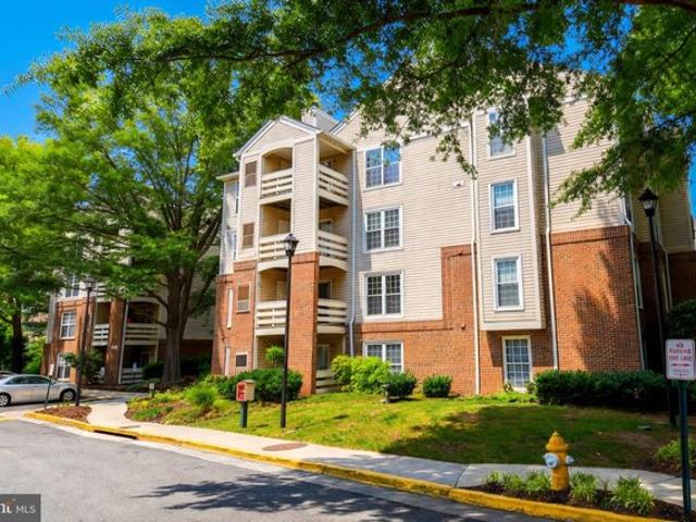 240 S Reynolds St Apt 113, Alexandria, VA 22304