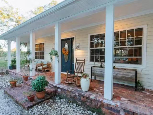 240 Snyder Dr, Venice, FL 34292