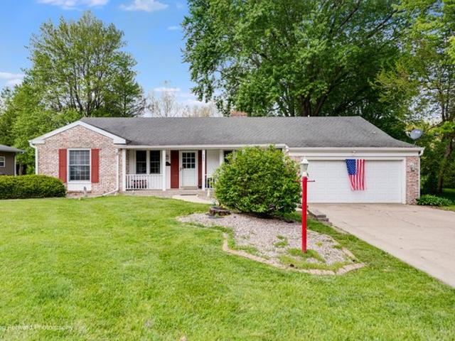 240 Park Crest Dr, Freeport, IL 61032
