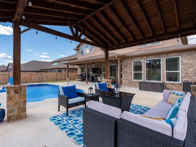 240 Parkrose Dr