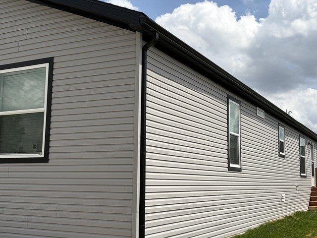 240 Roosevelt Dr, Davison, MI 48423