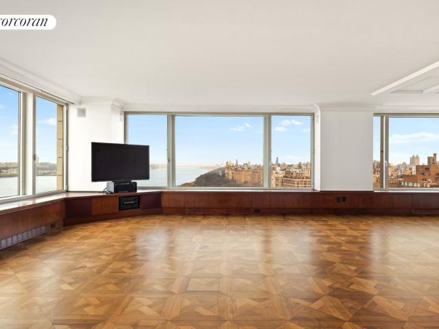 240 RIVERSIDE Boulevard 23AC