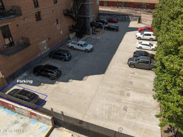 240 W Jackson Ave B05