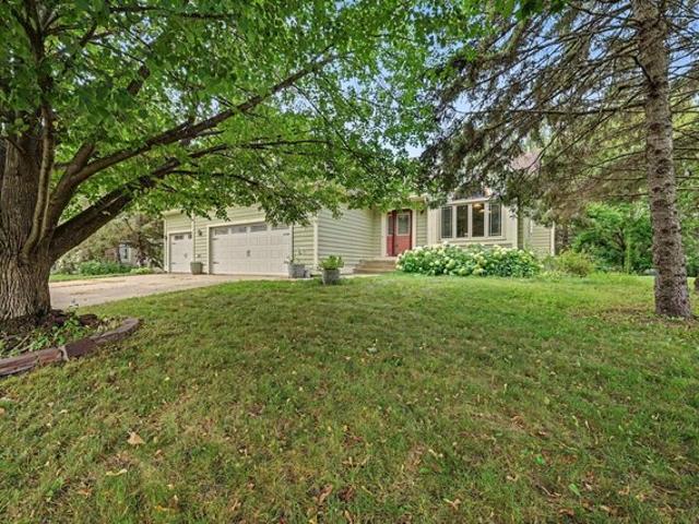 240 Woodridge Ln, Circle Pines, MN 55014