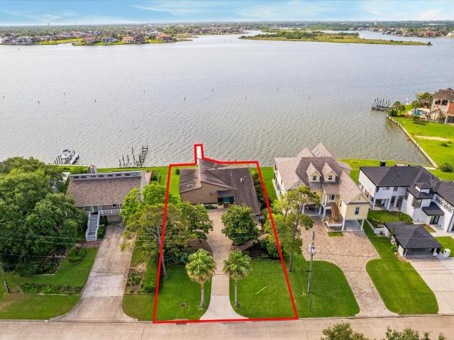 2414 Baycrest Drive