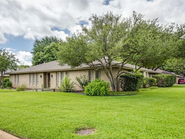 2414 Lakeview Cir, Arlington, TX 76013