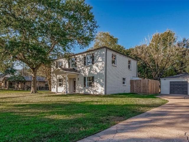 2414 Walnut Bend Lane