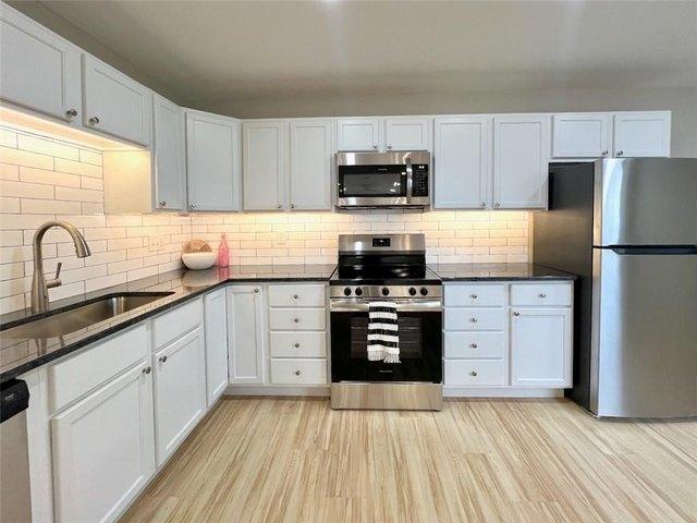 2414 16 Jasu Dr, Lawrence, KS 66046