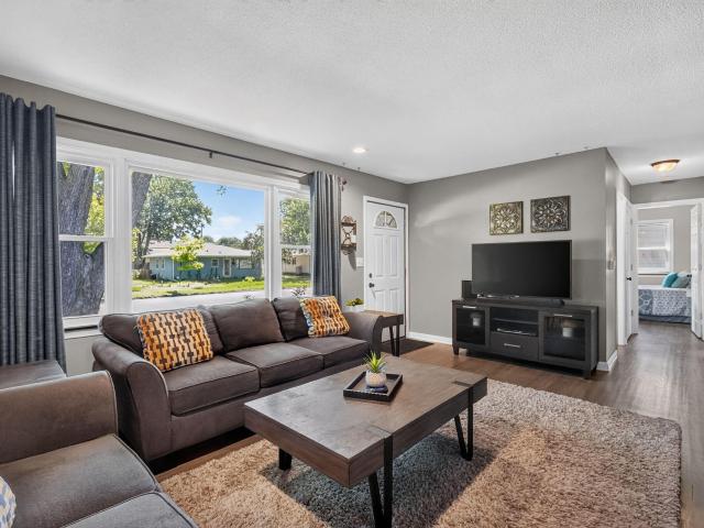 2415 Melrose Avenue