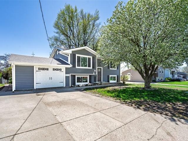 2415 N 2nd Ave E, Newton, IA 50208