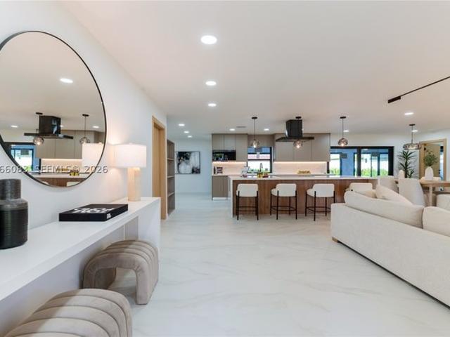2415 NE 35th Dr, Fort Lauderdale, FL 33308