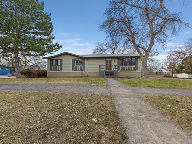 2415 E Franklin St, Pierre, SD 57501