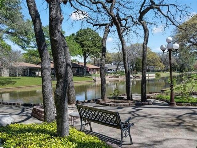2415 Lakeview Cir, Arlington, TX 76013