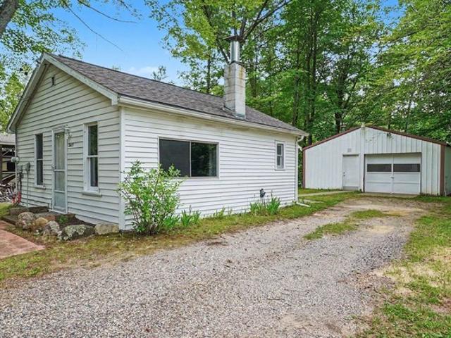2415 W Engel Rd, West Branch, MI 48661
