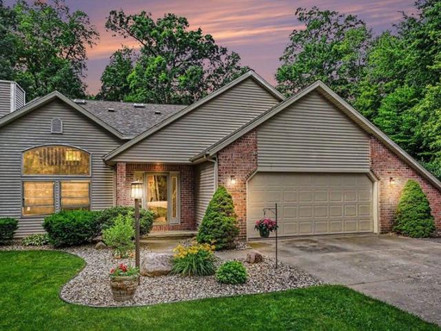 2415 W Nina Ln, Warsaw, IN 46580