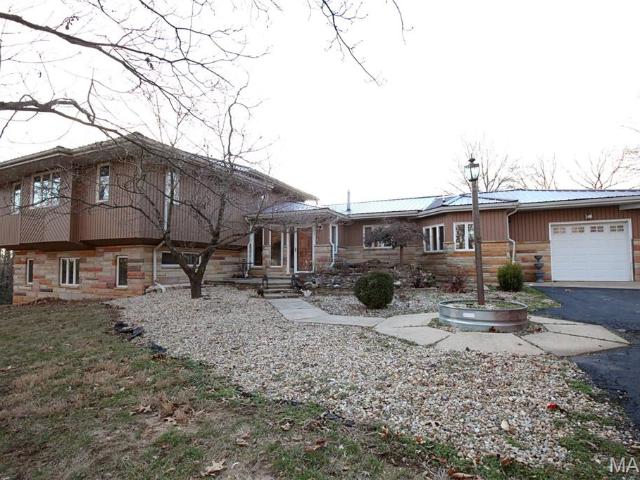 2415 Zent Dr, Vandalia, IL 62471 | MLS #26001 | Compass