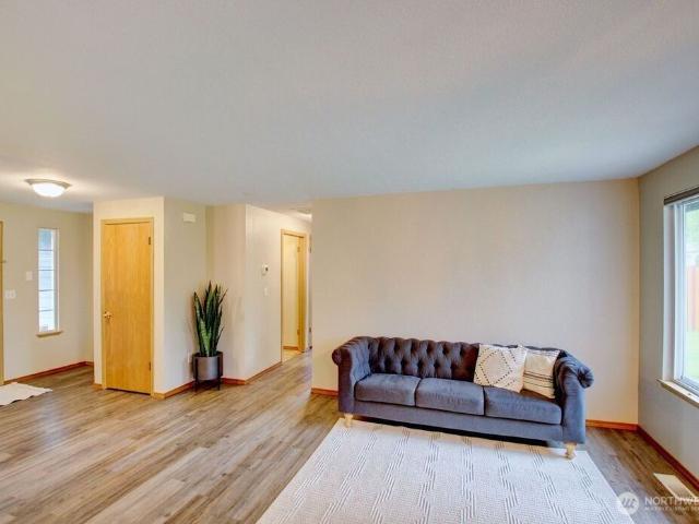 2416 N 25th Place