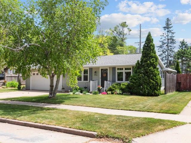 2416 N Elinor St, Appleton, WI 54914
