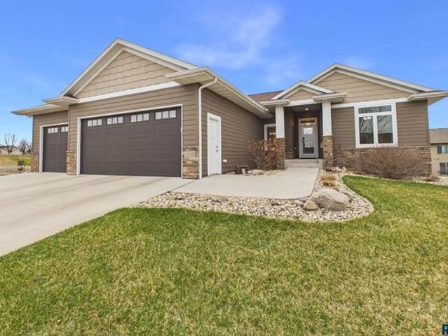 2416 E Tranquility Cir, Sioux Falls, SD 57108