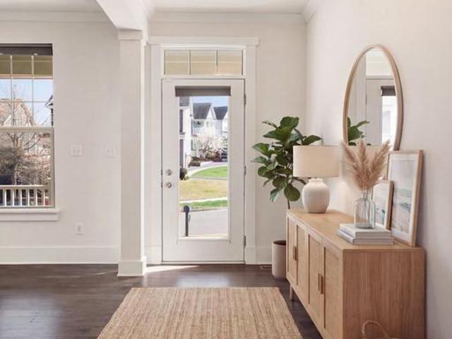 2416 Glouster Pointe Drive