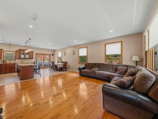 2416 Hulick Pl