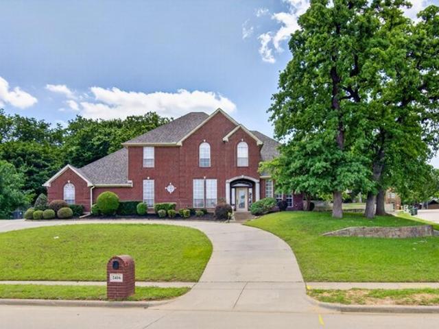 2416 Park Run Dr, Arlington, TX 76016