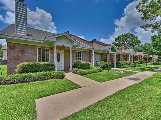 2416 Stone Hollow Dr, Brenham, TX 77833