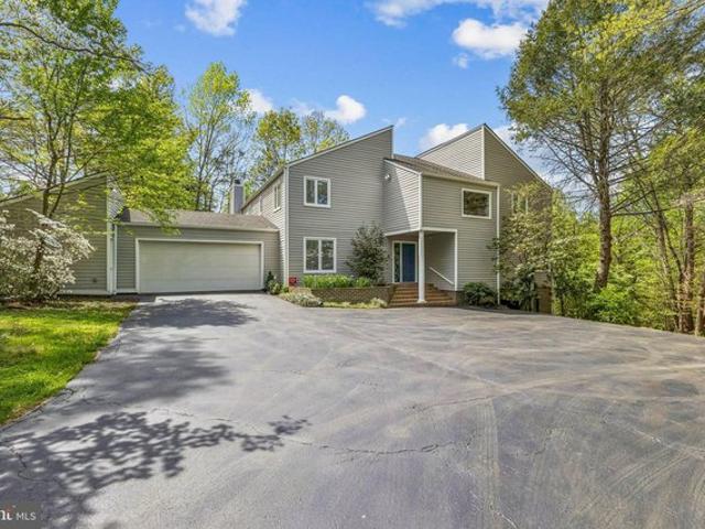 2416 Sunny Meadow Ln, Vienna, VA 22181
