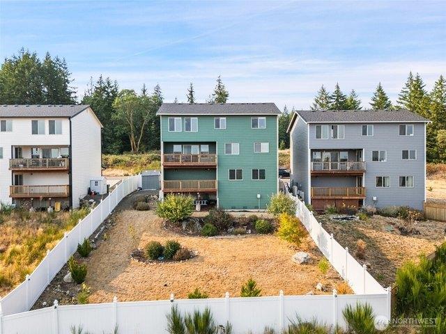 2416 W Echo Bay Dr, Bremerton, WA 98312
