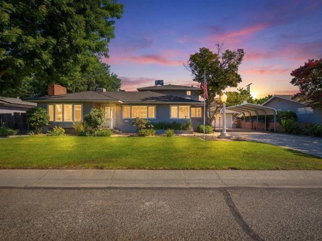 2416 W Fairview Ct, Visalia, CA 93277