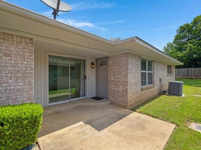 2416 2 Bolivar St, Denton, TX 76201