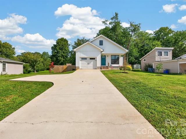 2416 4th Ave NW, Hickory, NC 28601