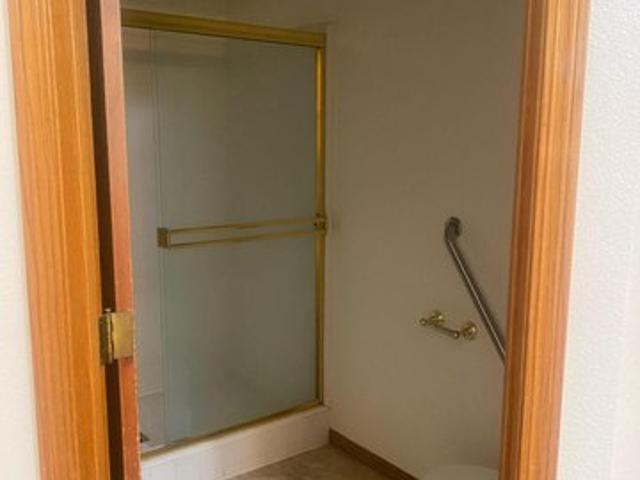 2417 Oakwood Ct, Hanford, CA 93230