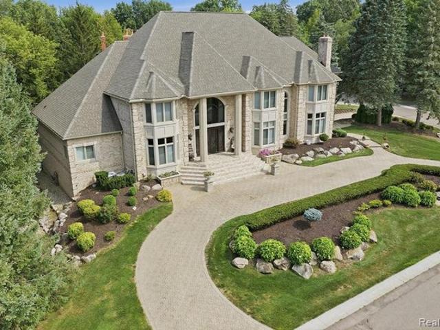 2417 Heronwood Dr, Bloomfield Township, MI 48302