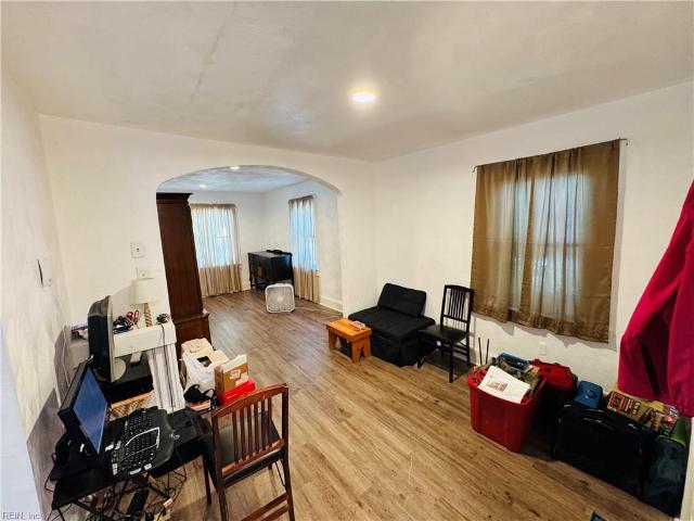 2417 Lansing AVE