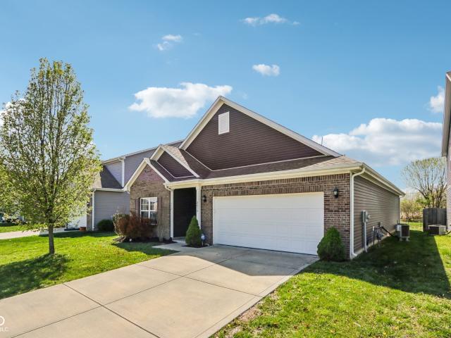 2418 Bridlewood Dr, Franklin, IN 46131 | MLS #22093 | Compass