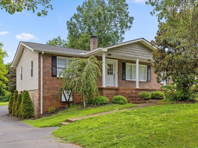 2418 Crescent Club Dr, Hixson, TN 37343