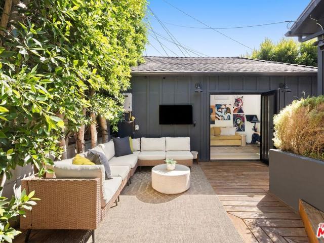 2418 Dallas Street