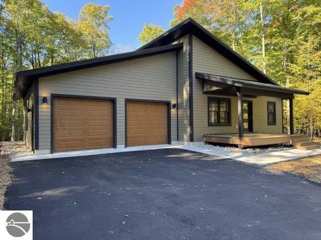 2418 Hawks Dr, Bellaire, MI 49615