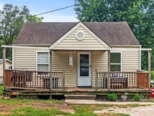 2418 Park Ln, Oak Grove, MO 64075