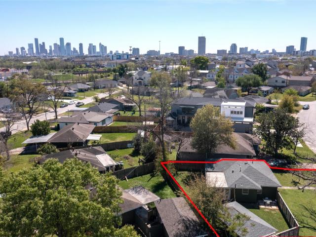 2418 Roy Cir, Houston, TX 77007 | MLS #98582 | Compass
