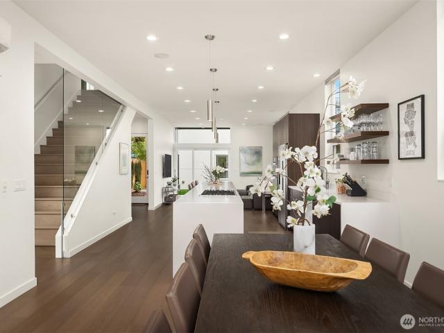 2418 6th Avenue W
